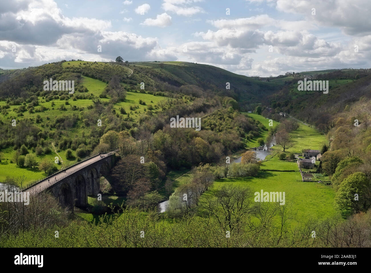Scenic view, picturesque Monsal Dale Peak District in Derbyshire ...