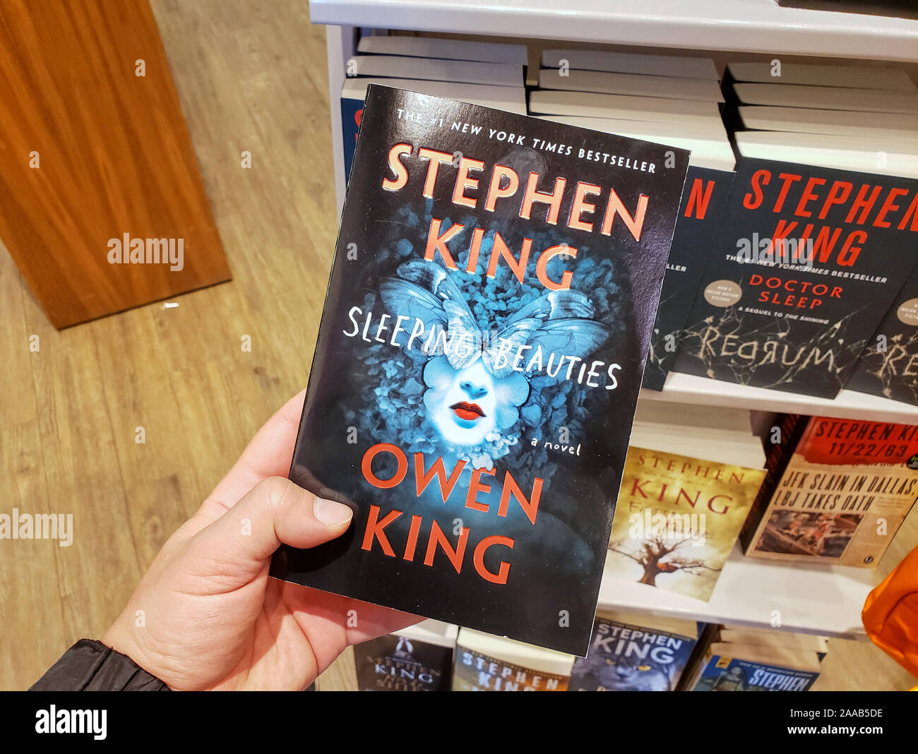 Sleeping beauties hi-res stock photography and images - Alamy