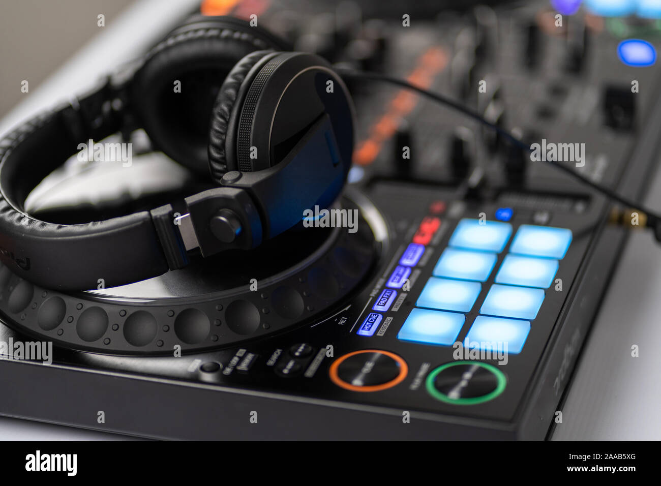 Djs setup hi-res stock photography and images - Alamy