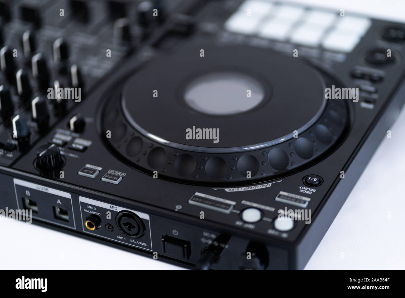 Dj turntables hi-res stock photography and images - Alamy