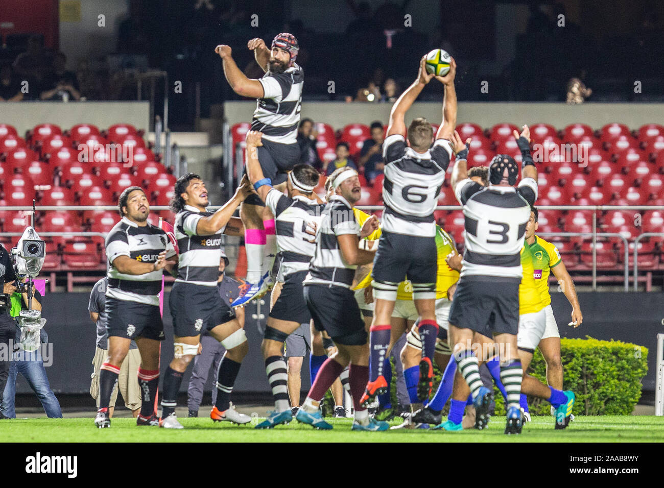 SÃO PAULO, SP - 20.11.2019: BRASIL X BARBARIAN FC - The Brazilian rugby team receives the ...