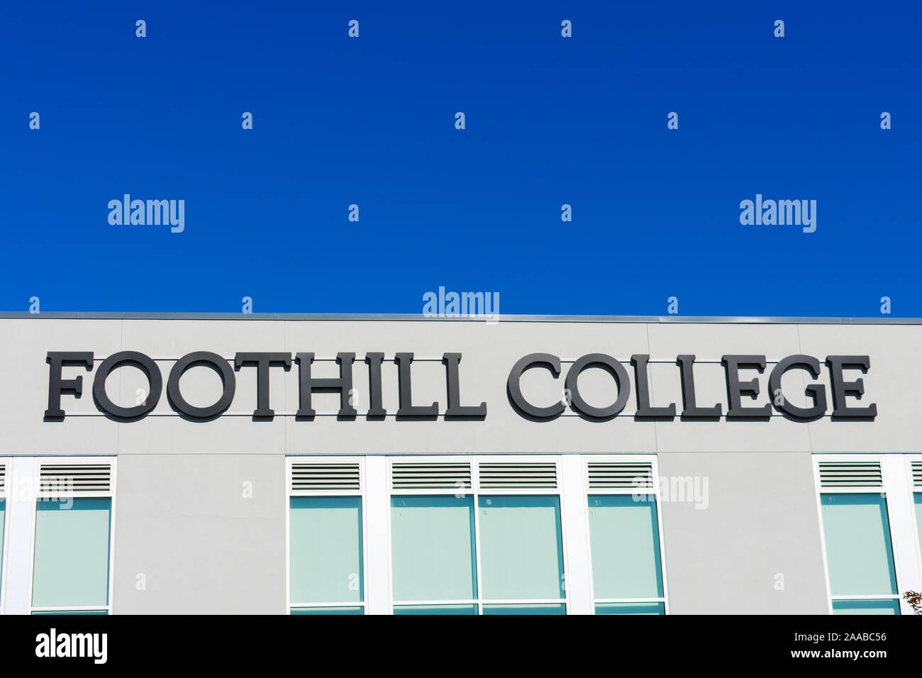 Foothill College sign atop campus building - Sunnyvale, California, USA ...