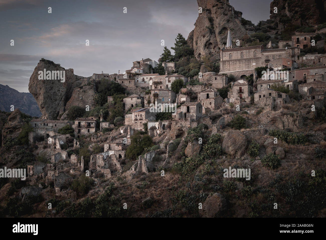 The abandoned village of Pentedattilo, Calabria, Italy Stock Photo - Alamy