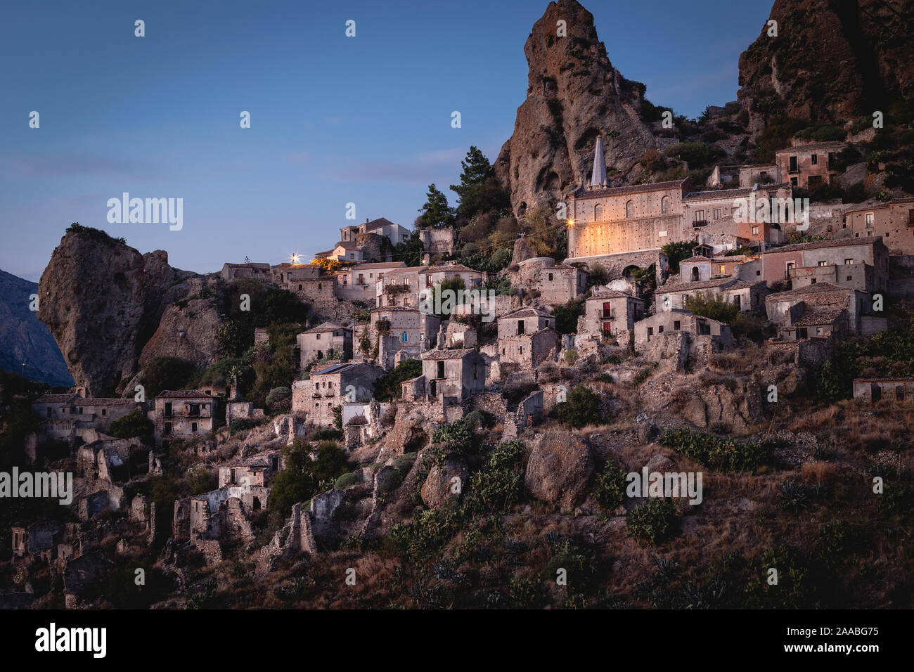 The abandoned village of Pentedattilo, Calabria, Italy Stock Photo - Alamy