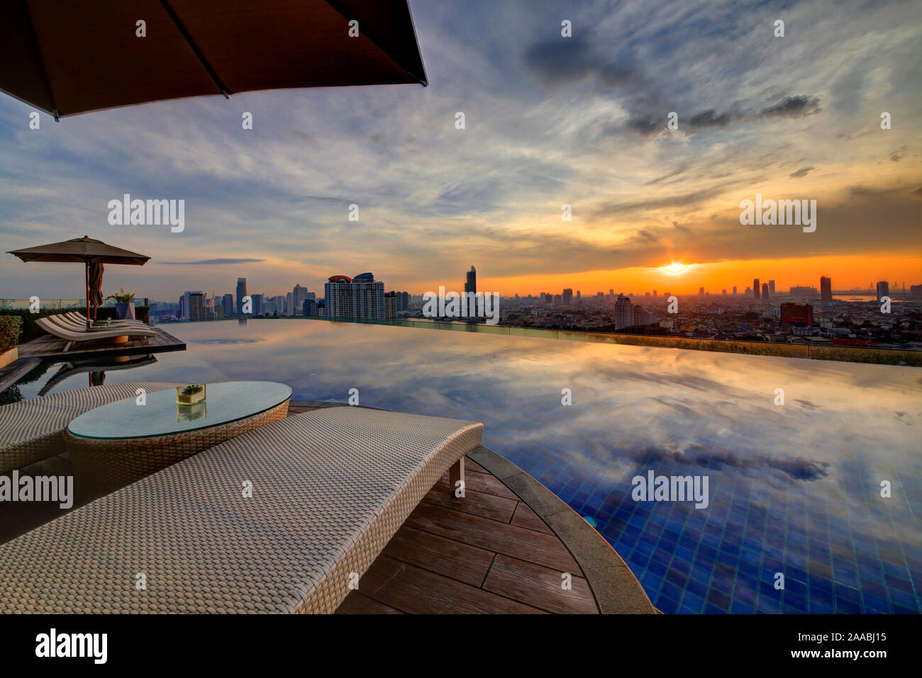 Riverside pool hi-res stock photography and images - Alamy