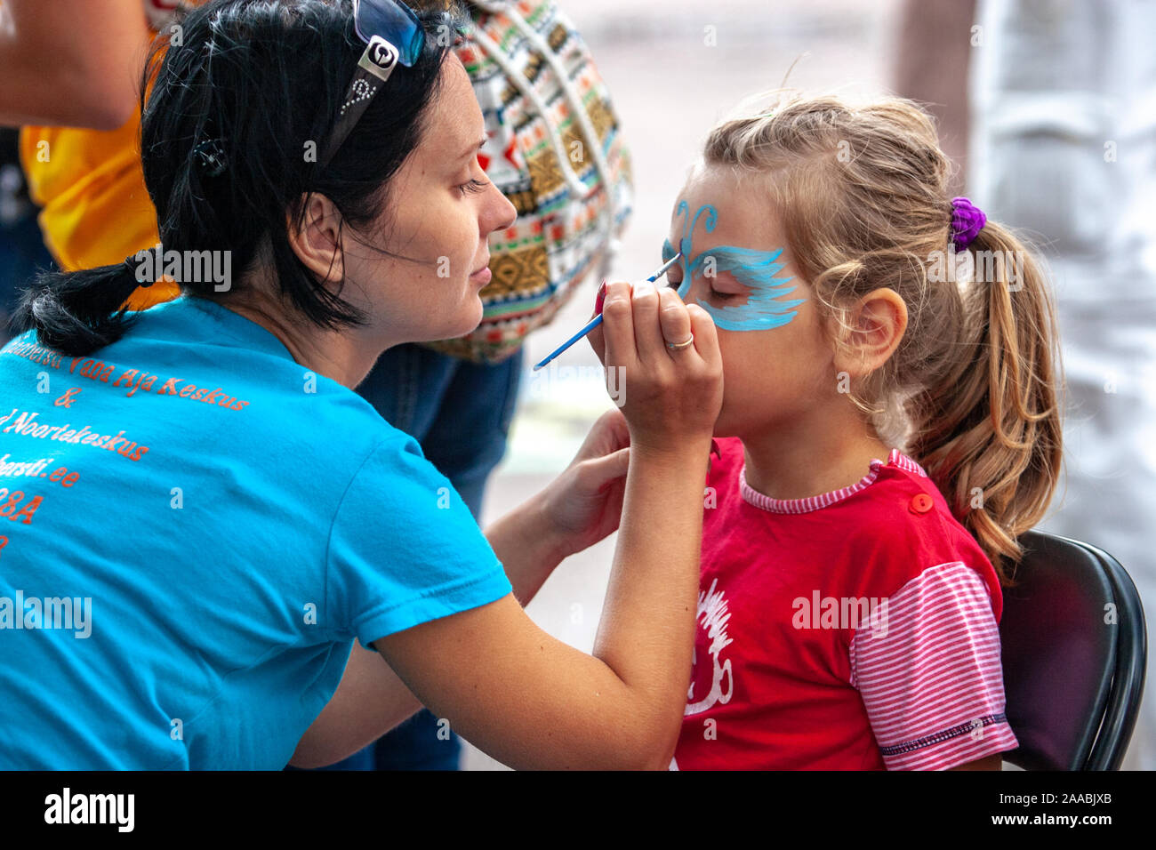Children zoo face paints hi-res stock photography and images - Alamy