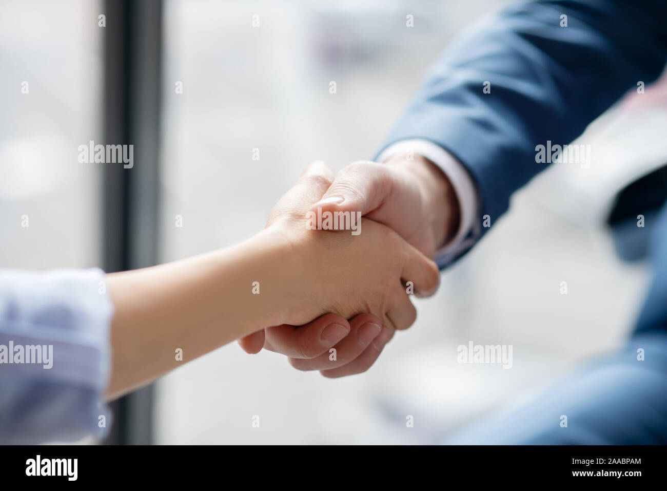 Hand shake man and woman hi-res stock photography and images - Alamy