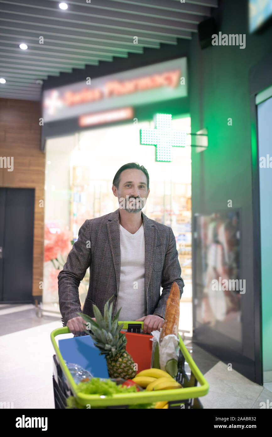 Leaving food store hi-res stock photography and images - Alamy