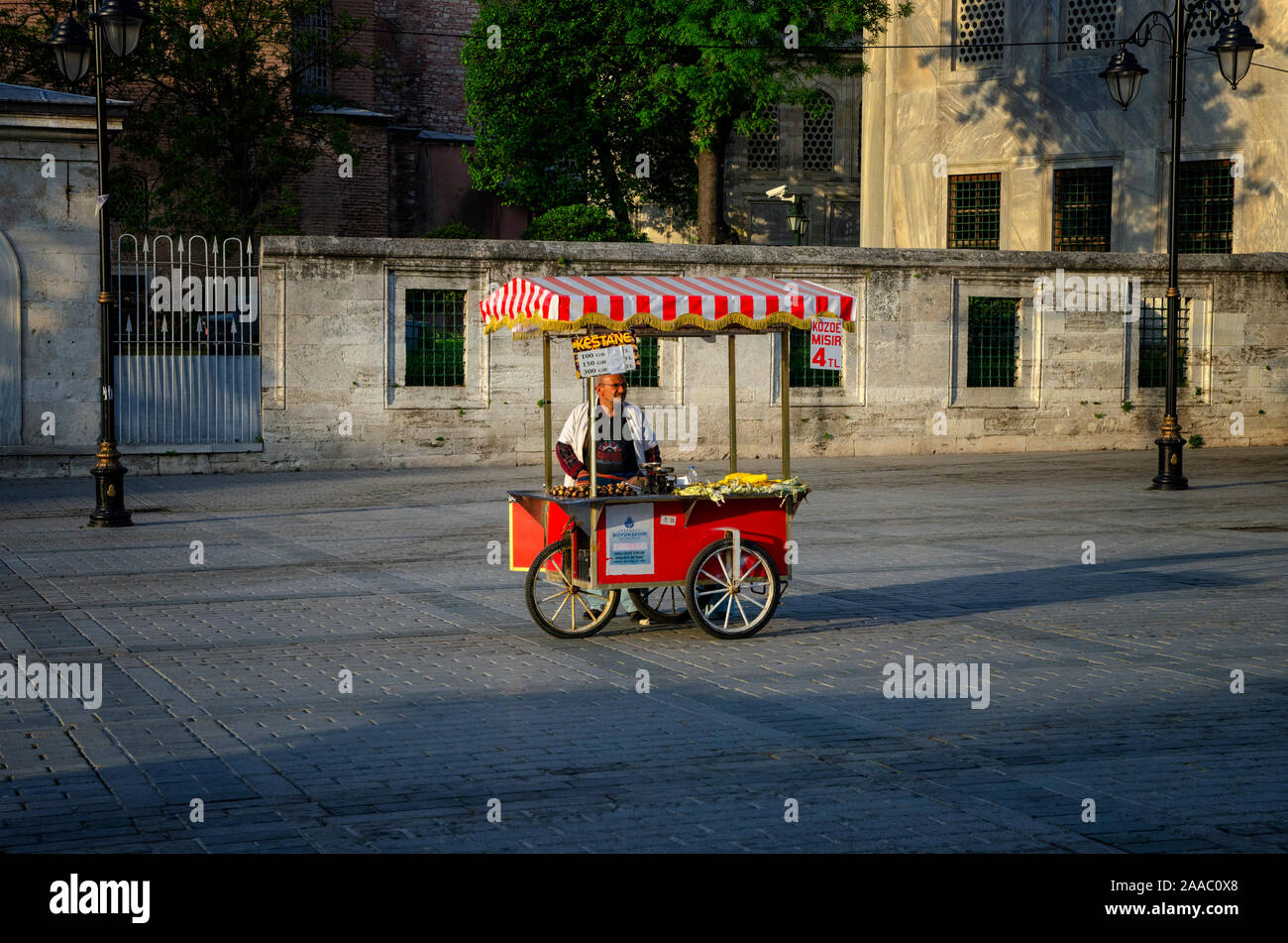 Mobil food cart hi-res stock photography and images - Alamy