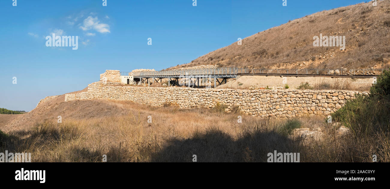 First entrance gate to the temple hi-res stock photography and images ...