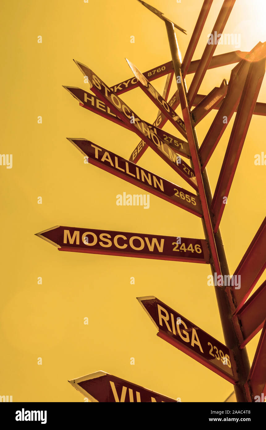 Road directions sign post london hi-res stock photography and images ...