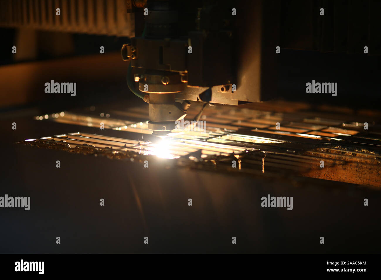 Laser cutting machine hi-res stock photography and images - Alamy