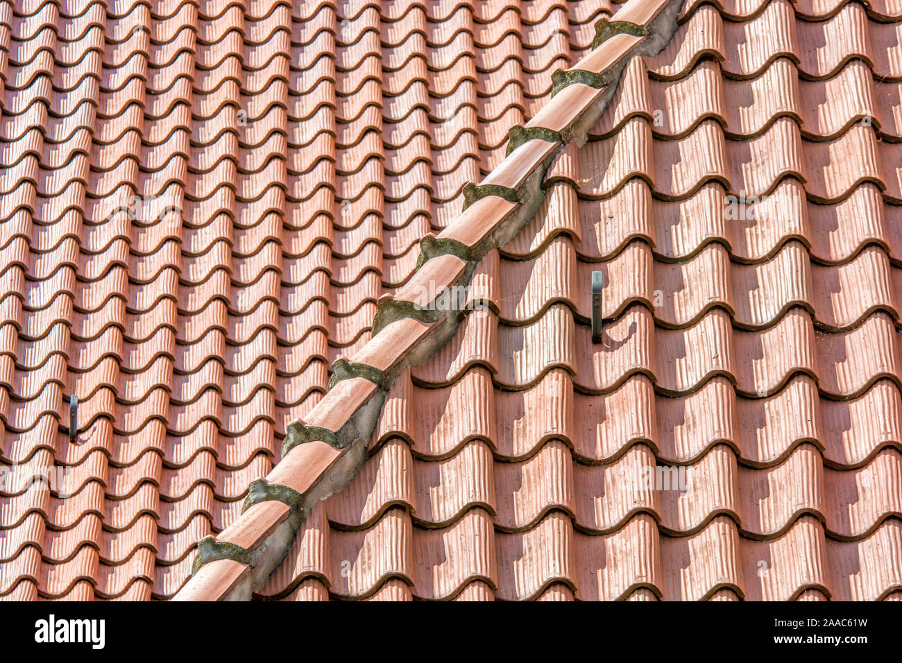 Tile texture roof hi-res stock photography and images - Alamy