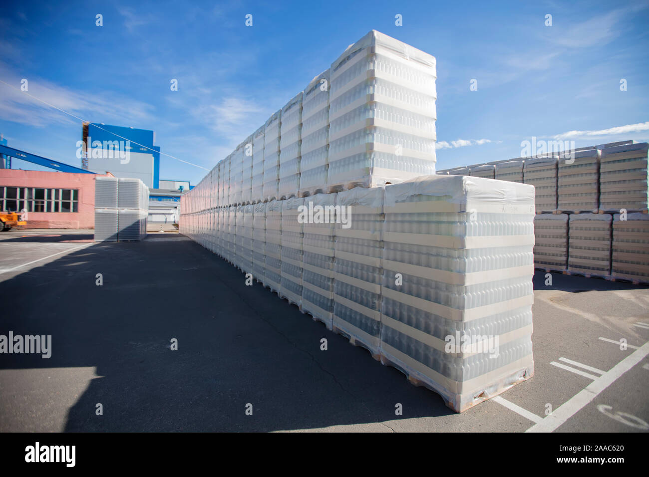 Pane of glass glazier hi-res stock photography and images - Alamy