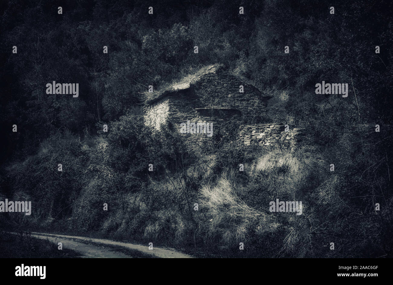 Medieval monk cell hi-res stock photography and images - Alamy