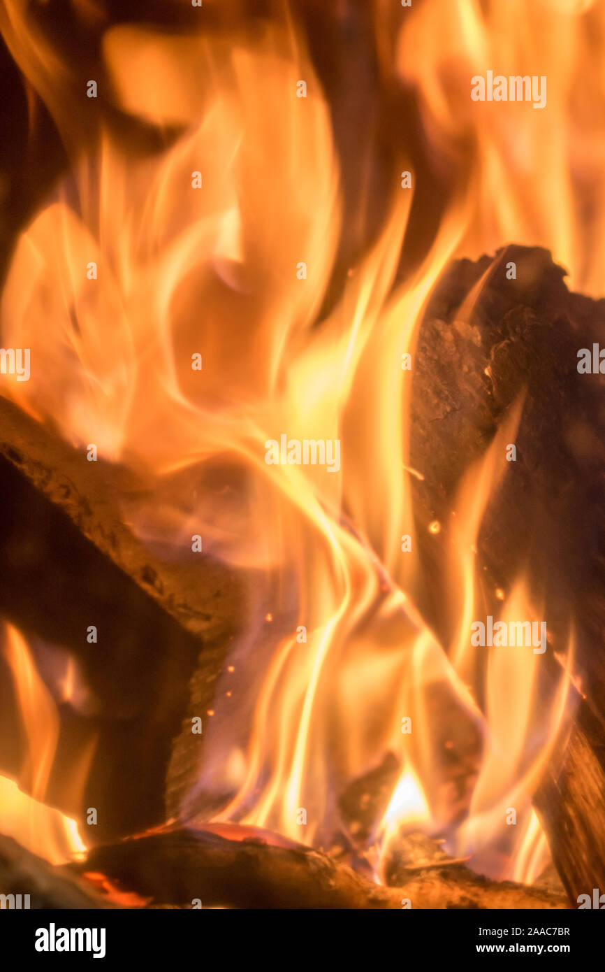 Flames in the fireplace hi-res stock photography and images - Alamy