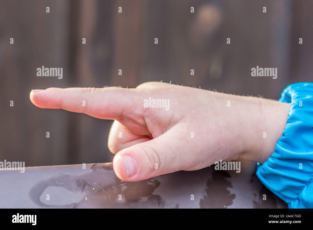 Hand pointing forward hi-res stock photography and images - Alamy
