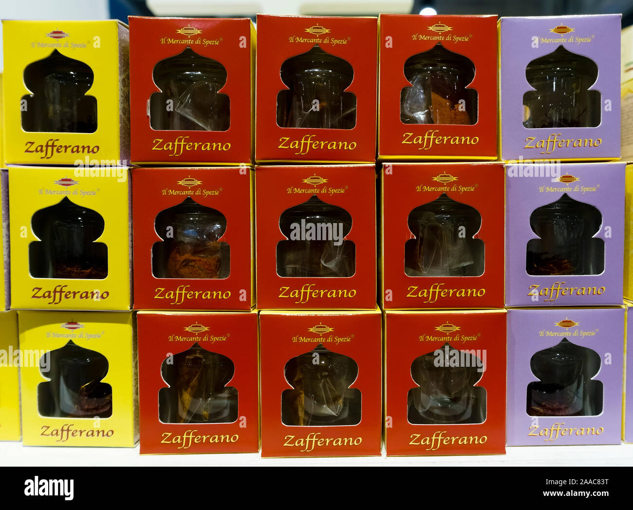 Saffron packs aligned hi-res stock photography and images - Alamy