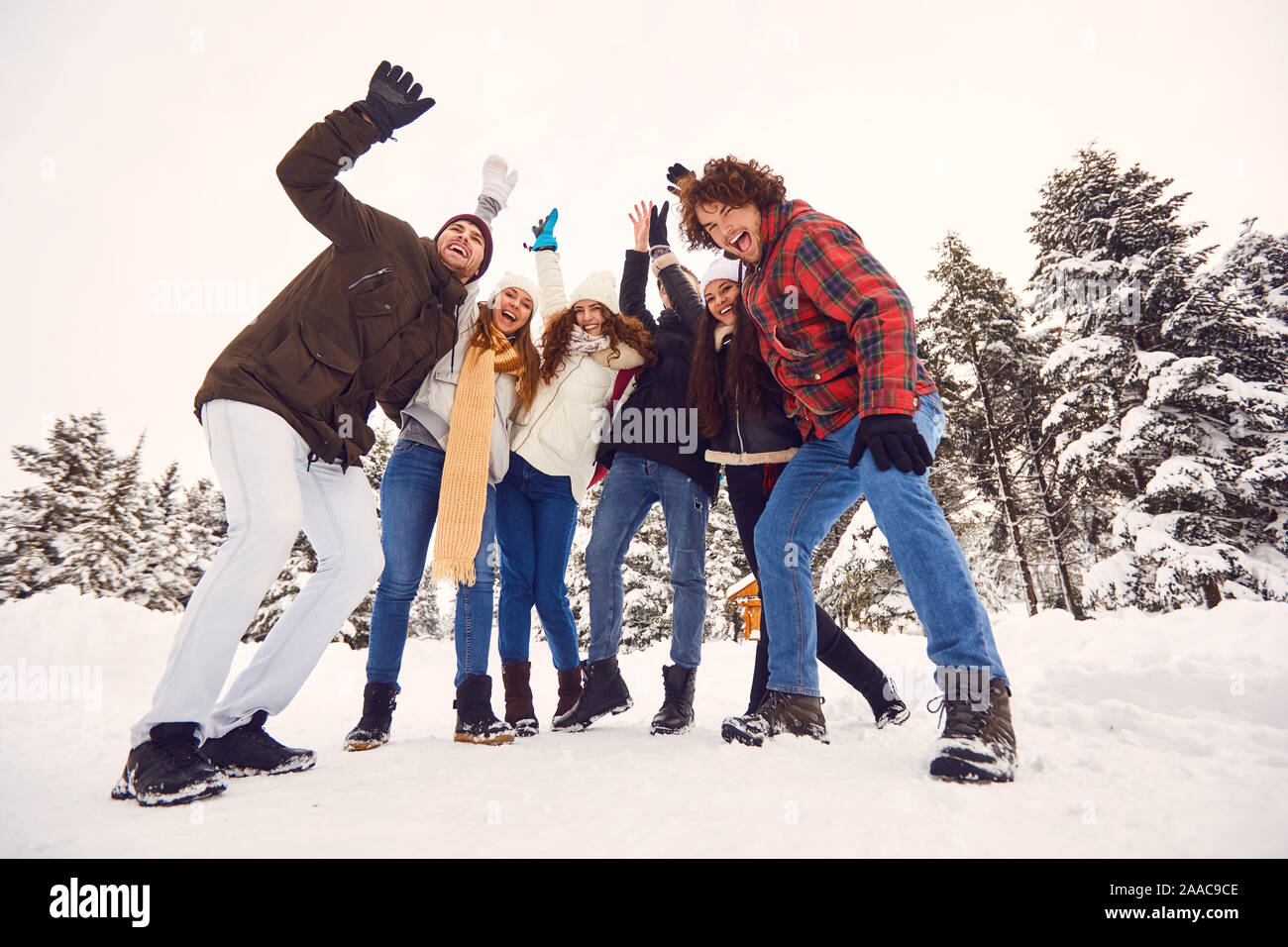 Group young people winter hi-res stock photography and images - Alamy