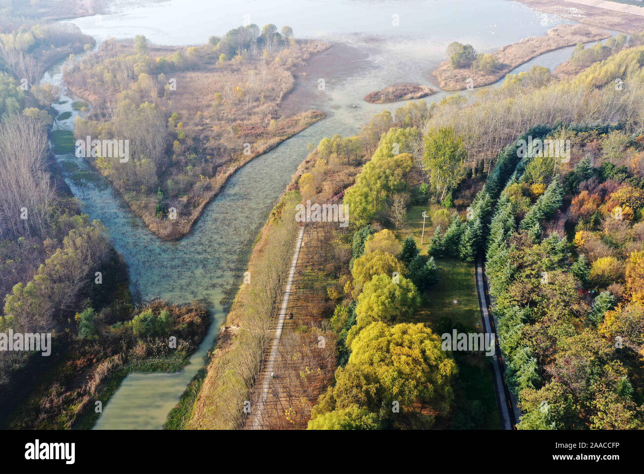 Henan, Henan, China. 21st Nov, 2019. Henan, CHINA-Overlooking the ...