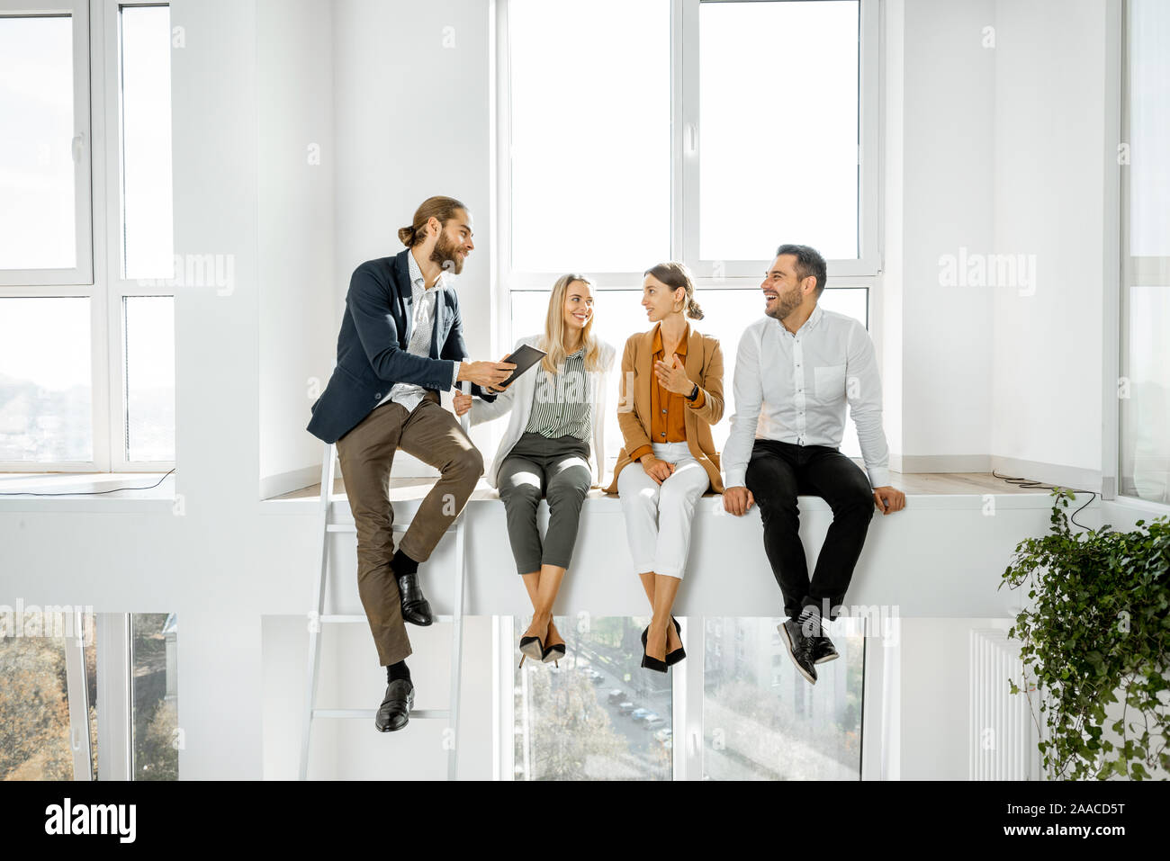Teamwork creativity hi-res stock photography and images - Alamy