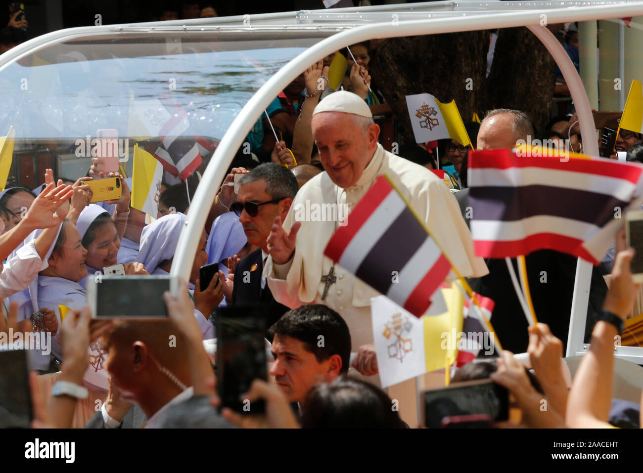 Pope Francis wave to crowd during his visit to meet patients of Saint ...
