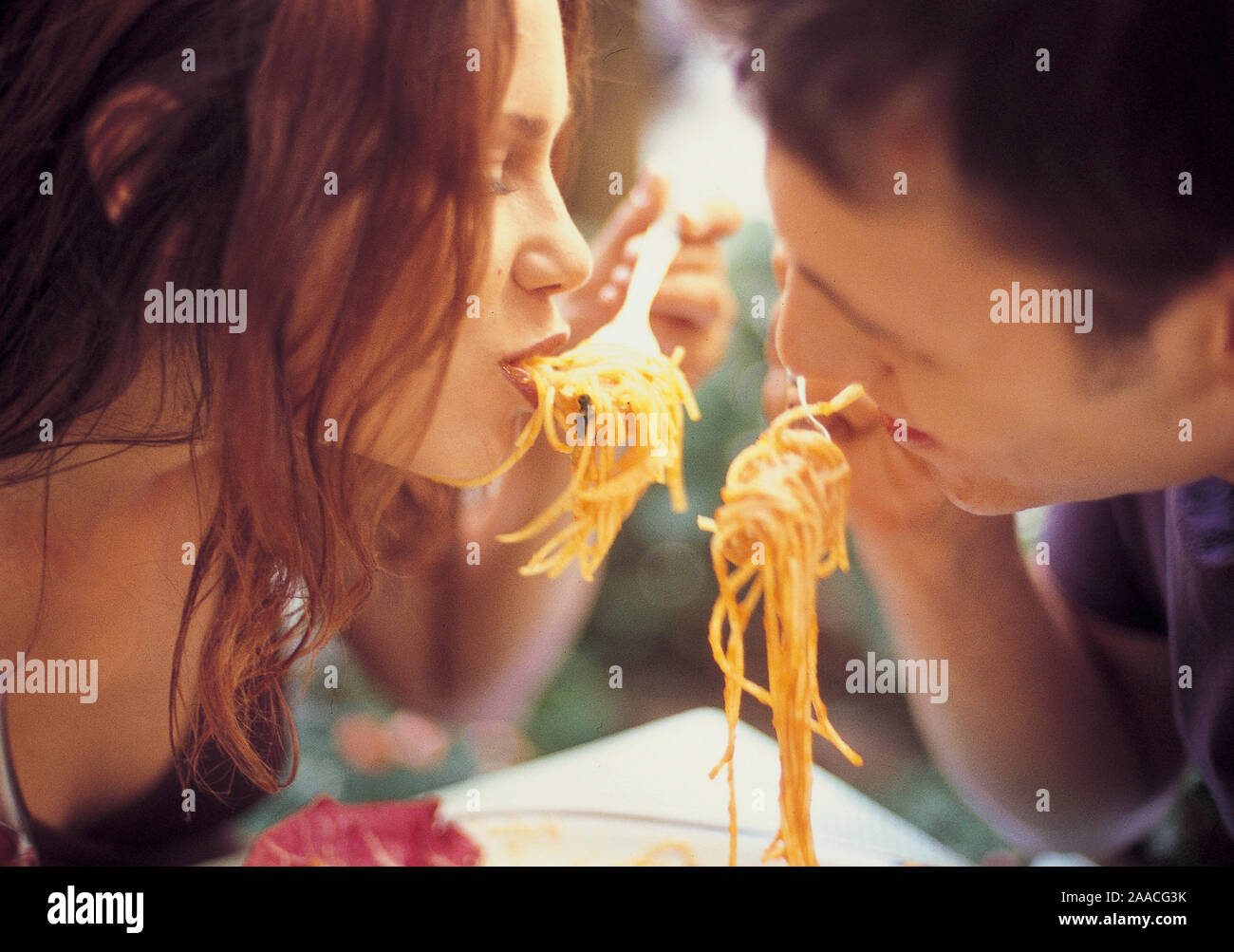 couple eating spaghetti Stock Photo - Alamy