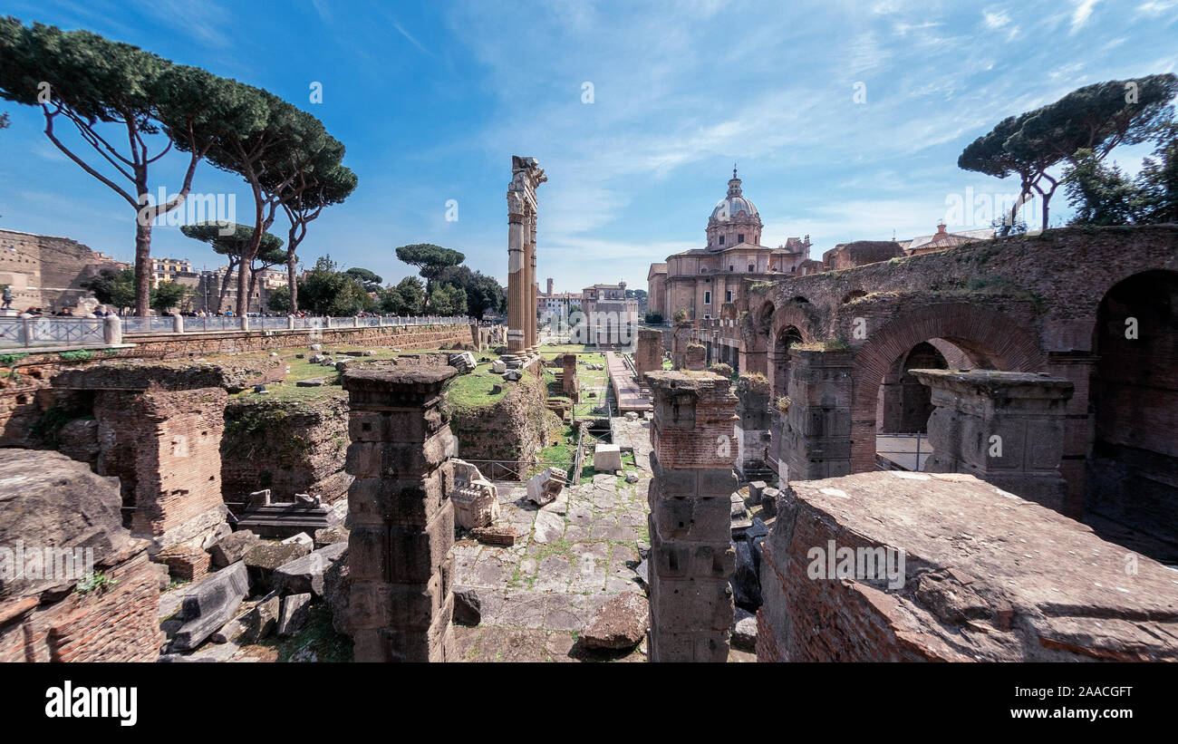 Roman antique architecture Stock Photo - Alamy