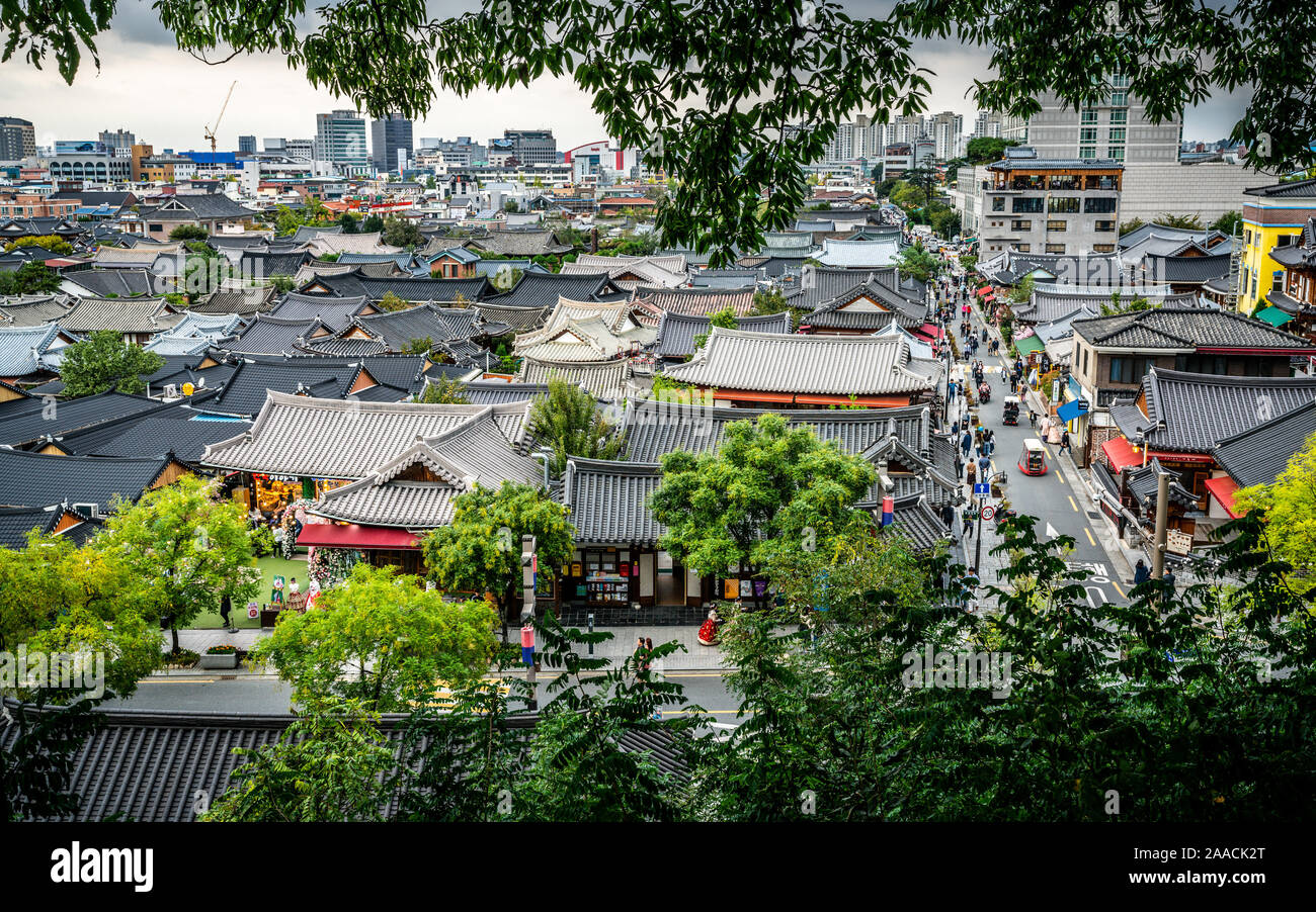 Jeonju Korea , 5 October 2019 : Jeonju Hanok Maeul village top view ...