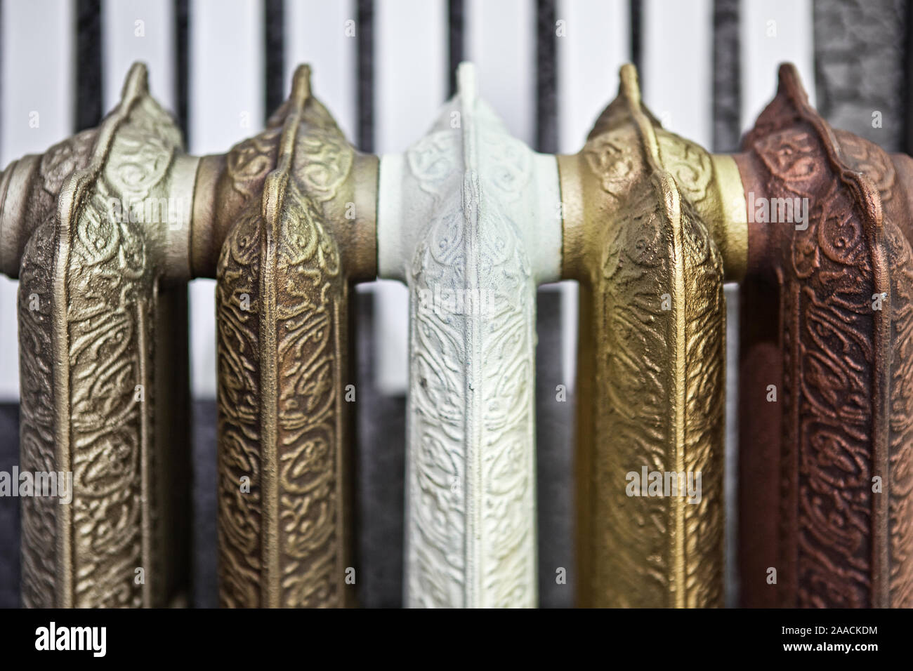 Antique cast iron radiator hi-res stock photography and images - Alamy