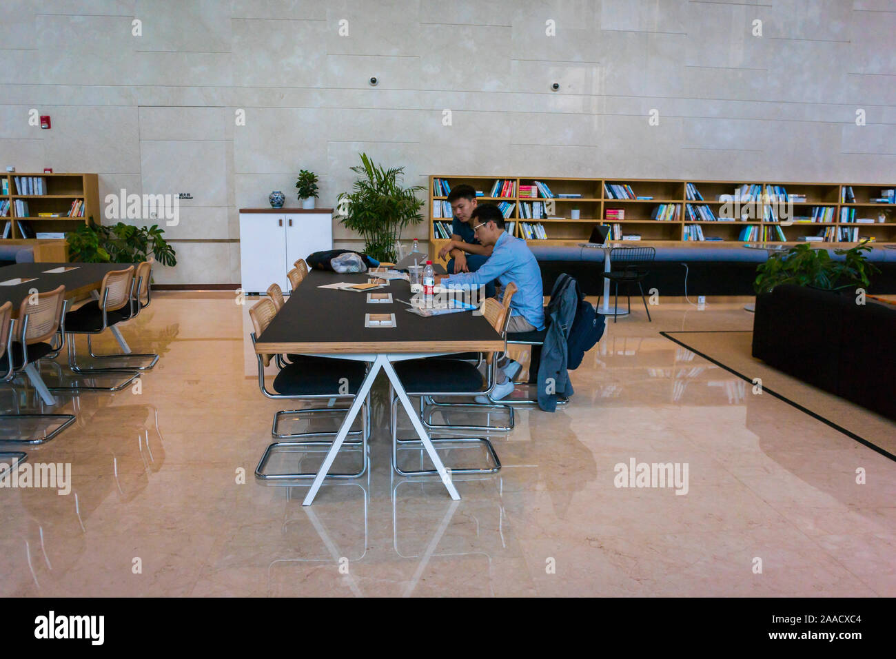 Office spaces hi-res stock photography and images - Alamy