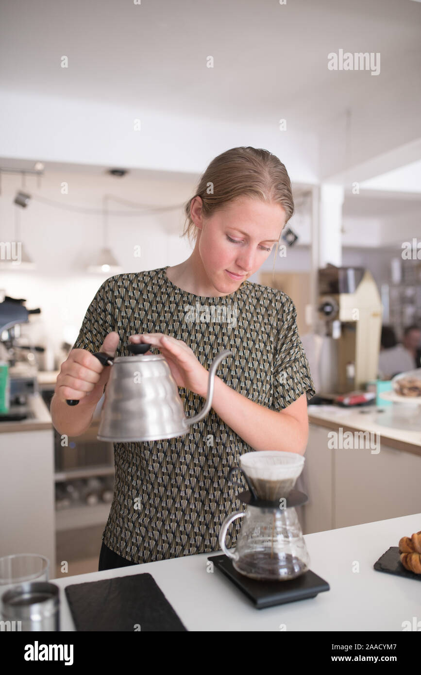 Barista making coffee in contemporary coffee shop Stock Photo - Alamy