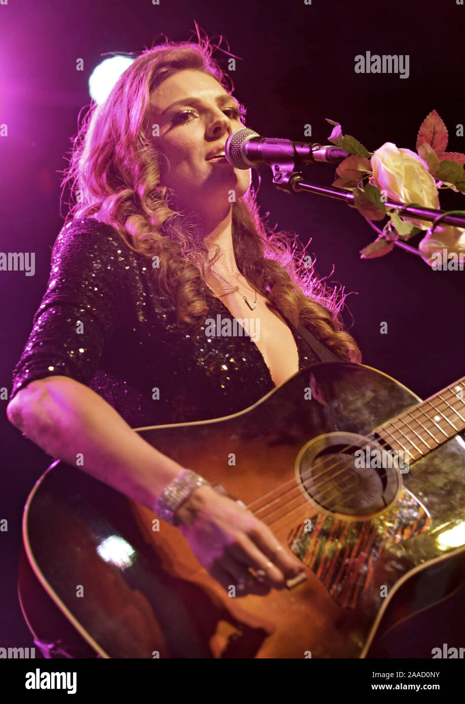 Twinnie Performing at Manchester O2 Ritz Featuring: Twinnie, Twinnie ...