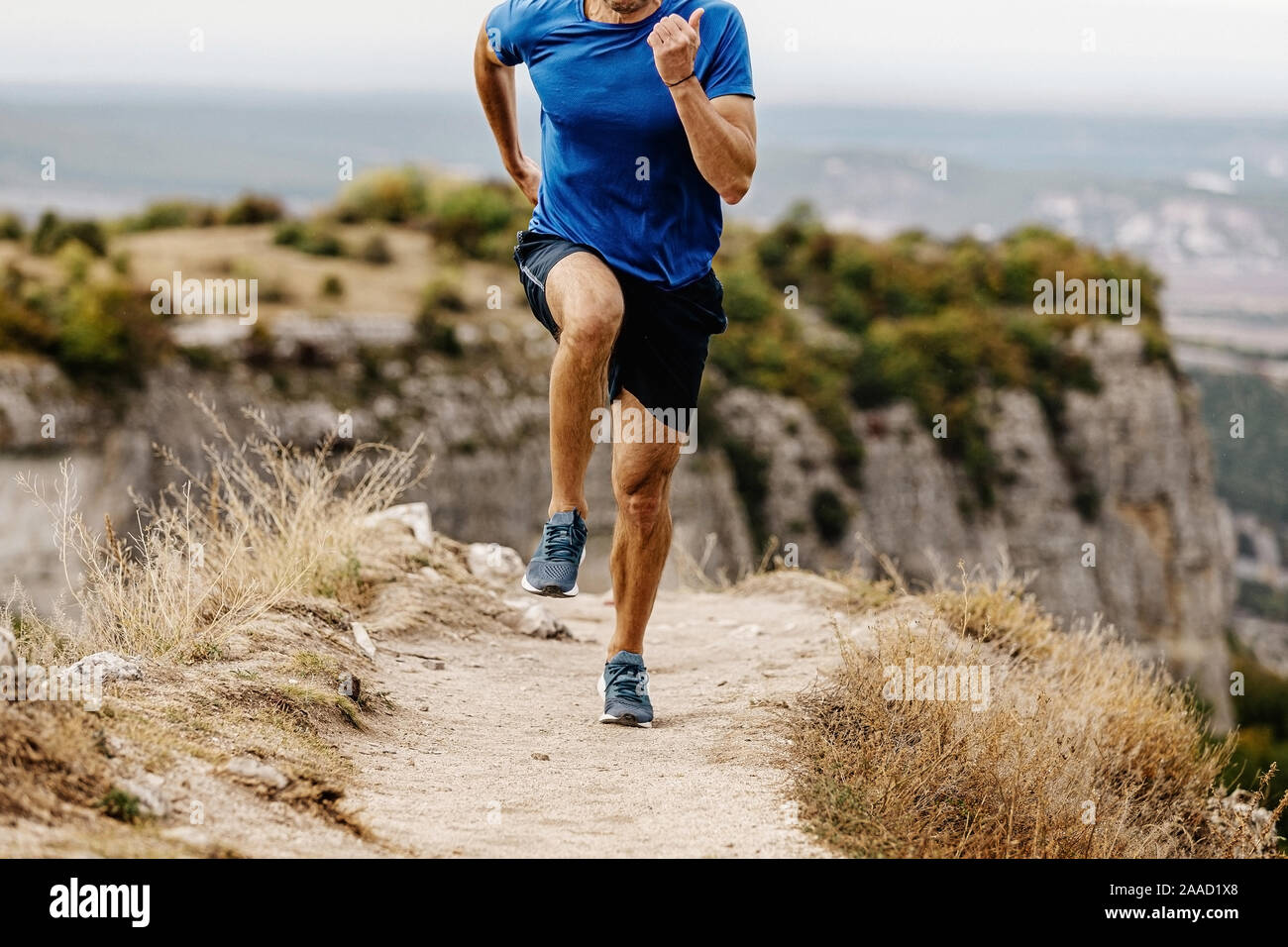 Mountain cliff edge path hi-res stock photography and images - Alamy