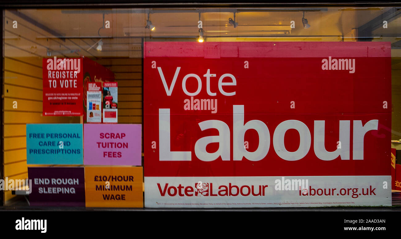 Vote labour poster hi-res stock photography and images - Alamy