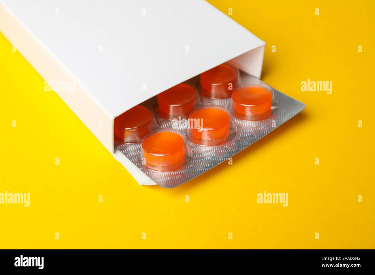 Yellow pill packet hi-res stock photography and images - Alamy