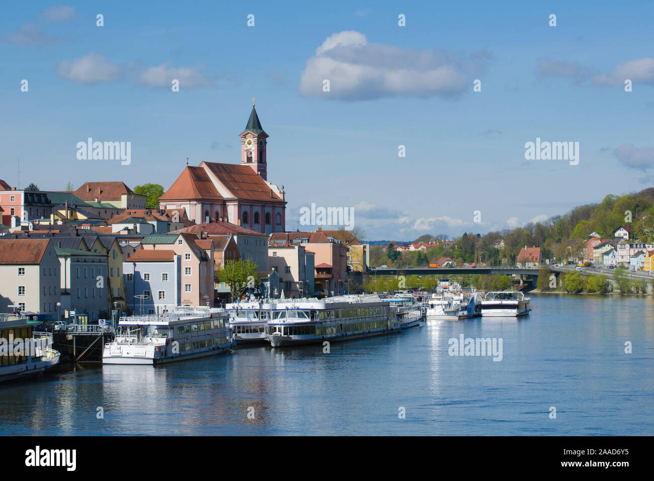 Donauschiffe hi-res stock photography and images - Alamy