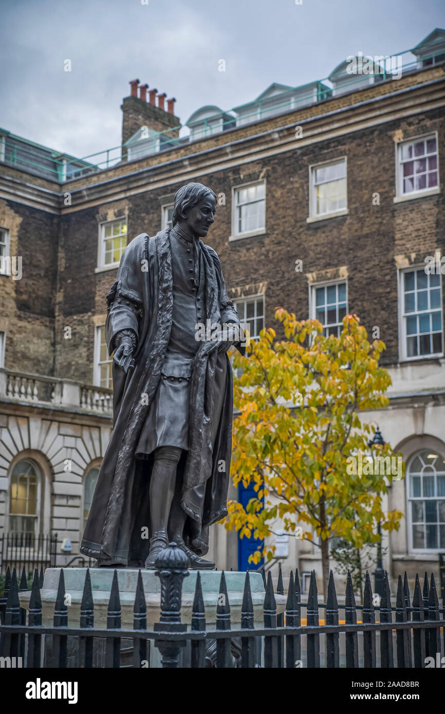Statue of Thomas Guy with autumn leaves at Guy's Hospital in South ...