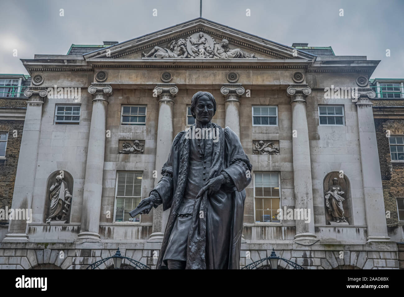 Thomas Guy Statue at Guy's Hospital in Southwark South London Stock ...