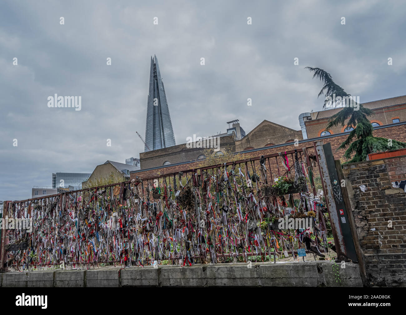 memorial Wall at Cross Bones Burial site in Union Street Southwark ...