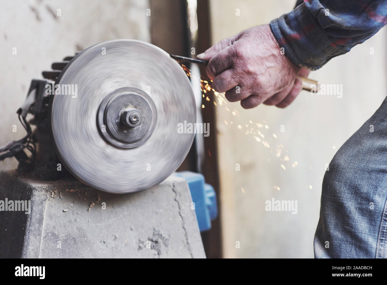 Worker sharpening knife stone hi-res stock photography and images - Alamy