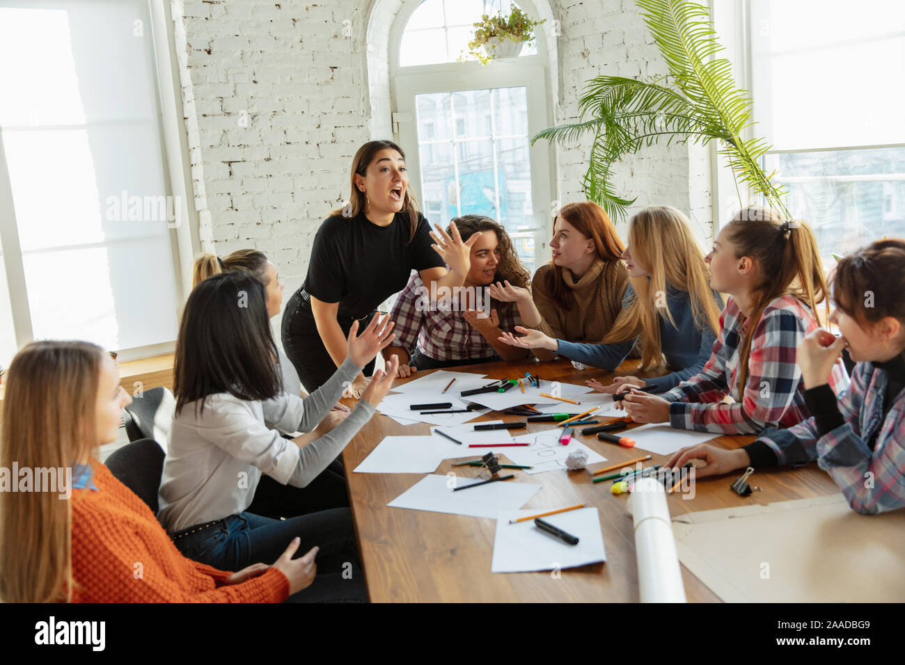 Embarrassed office workers hi-res stock photography and images - Alamy