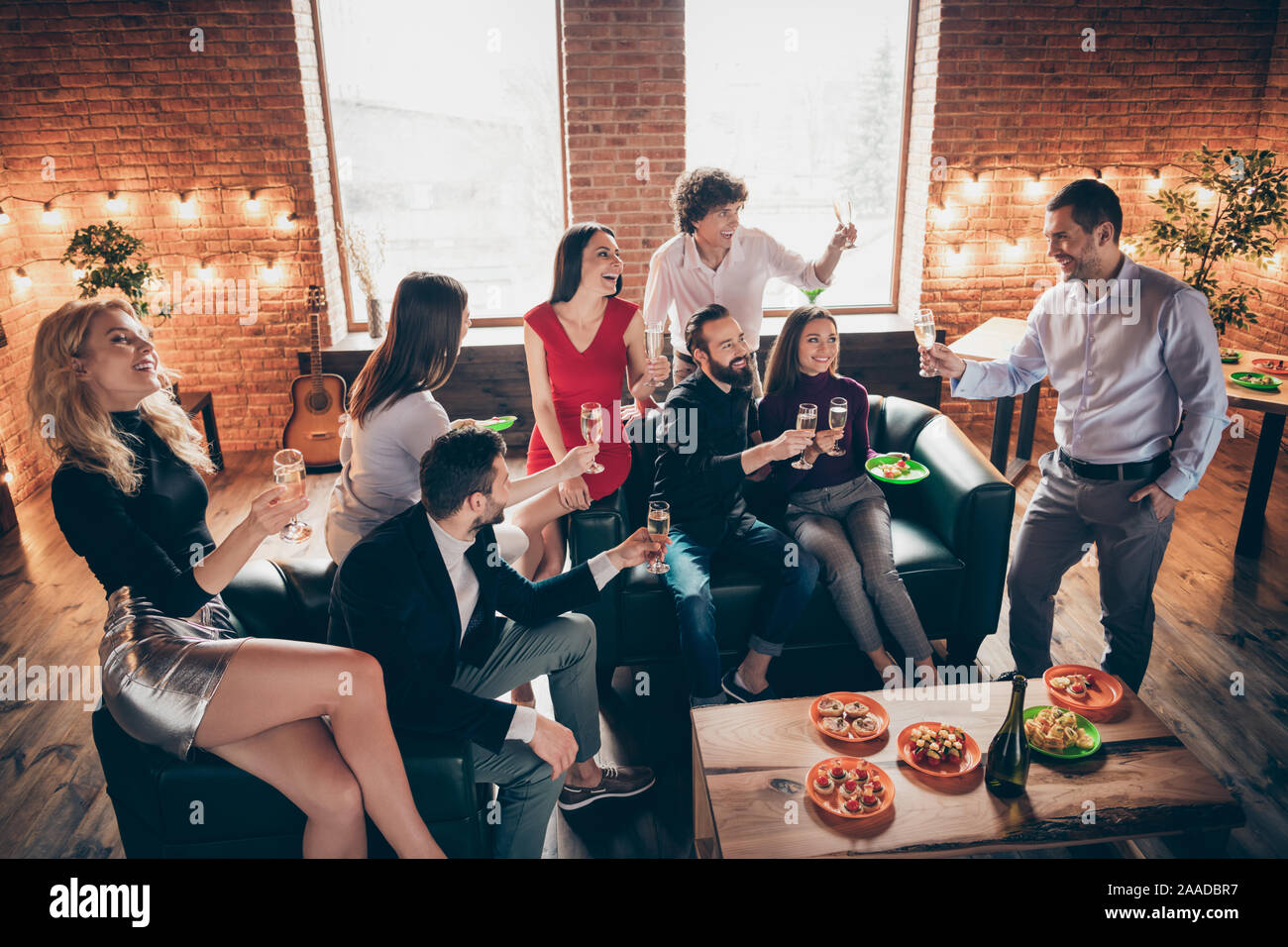 Photo of festive group birthday occasion party people listening ...