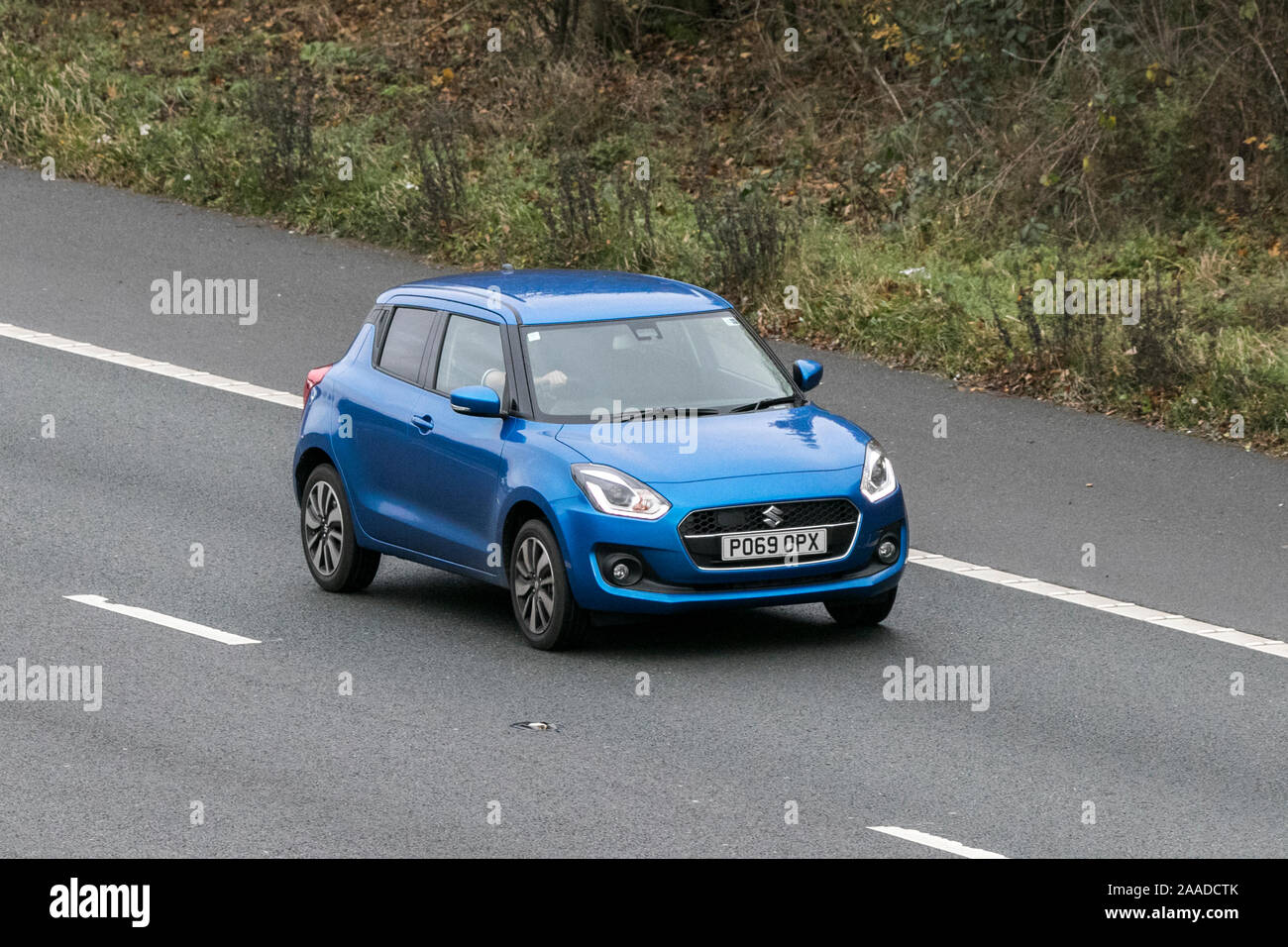 Suzuki swift sz5 dualjet shvs al hi-res stock photography and images ...