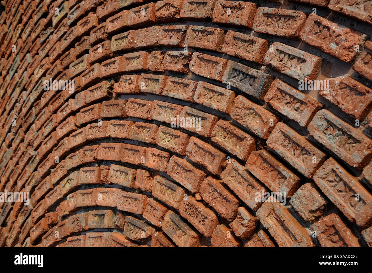 Brick half round hi-res stock photography and images - Alamy