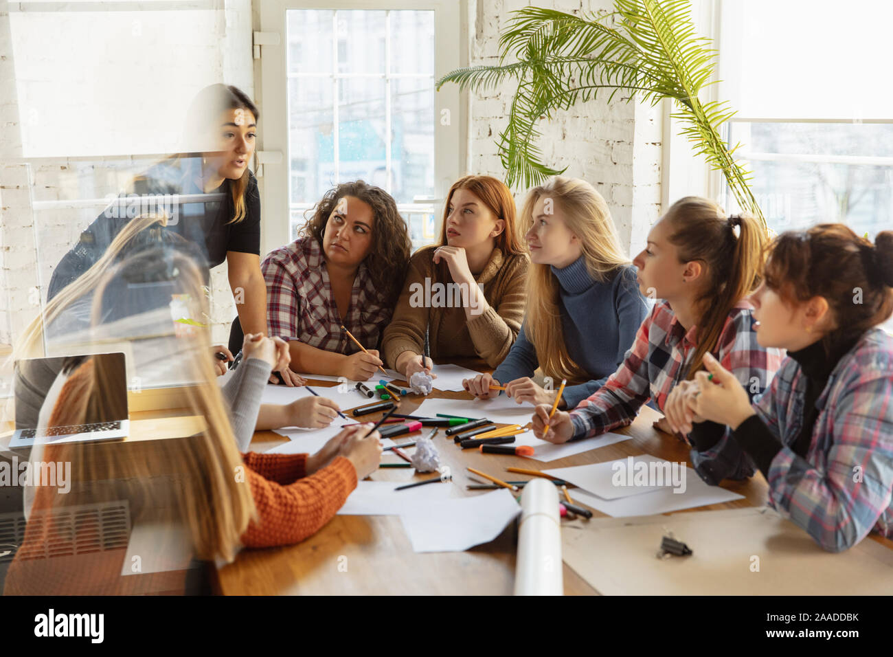 Embarrassed office hi-res stock photography and images - Alamy