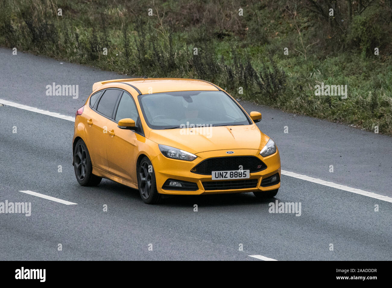 Ford focus st 2 yellow cars hi-res stock photography and images - Alamy