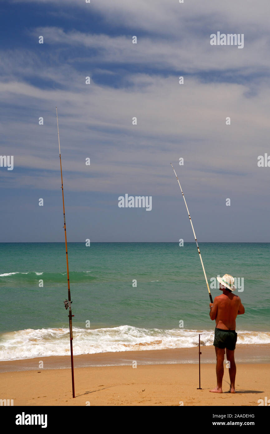 Mann am strand hi-res stock photography and images - Alamy