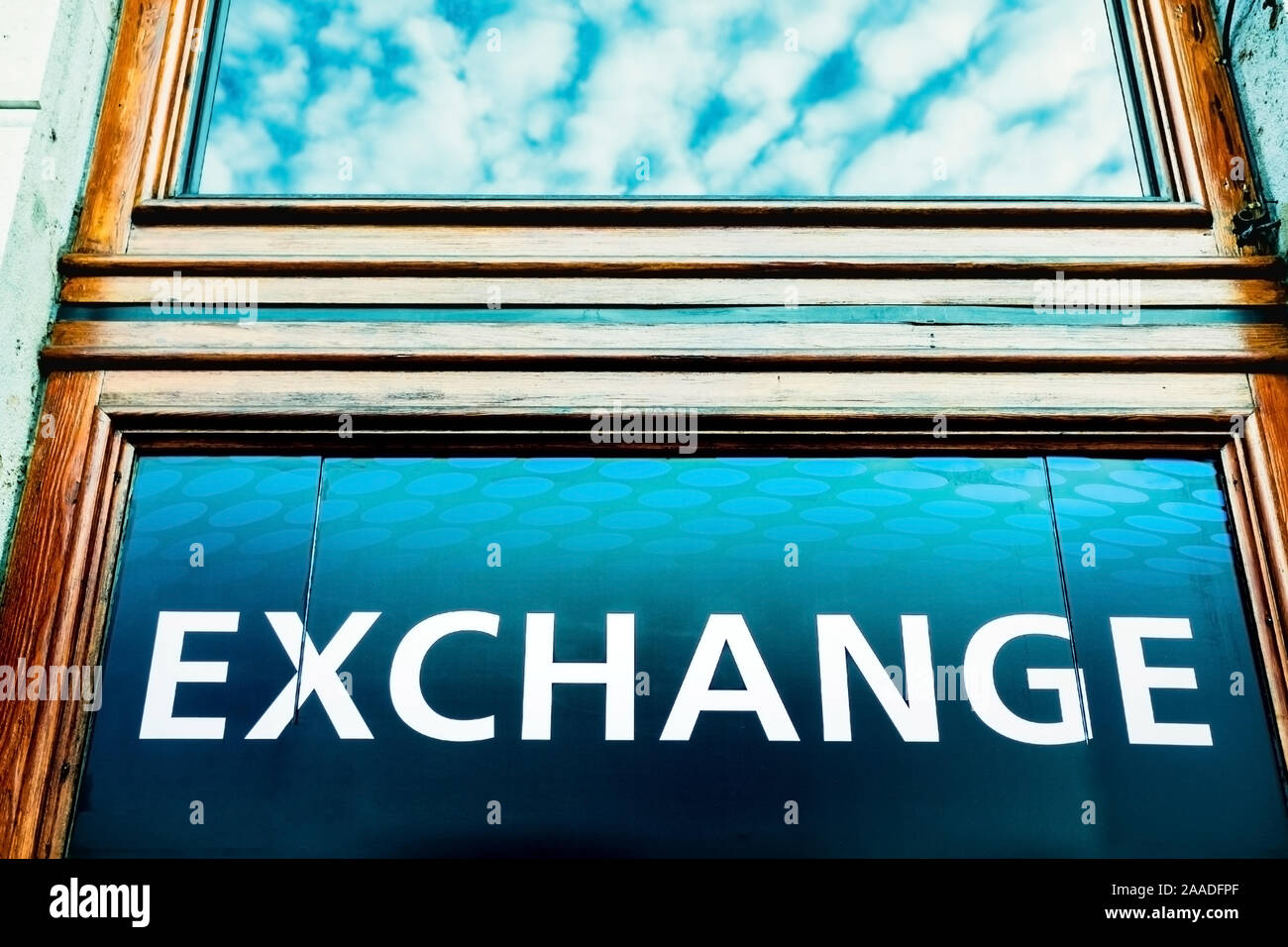 Exchange currency dollar cashier hi-res stock photography and images ...