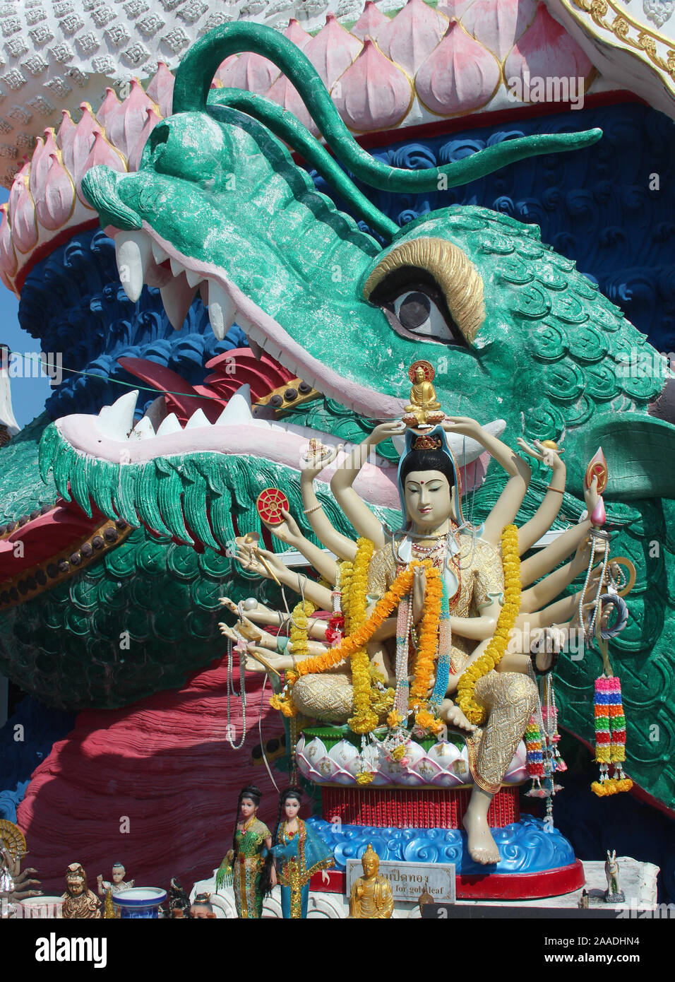 18 armige Shiva im Wat Plai Leam Resort Stock Photo - Alamy